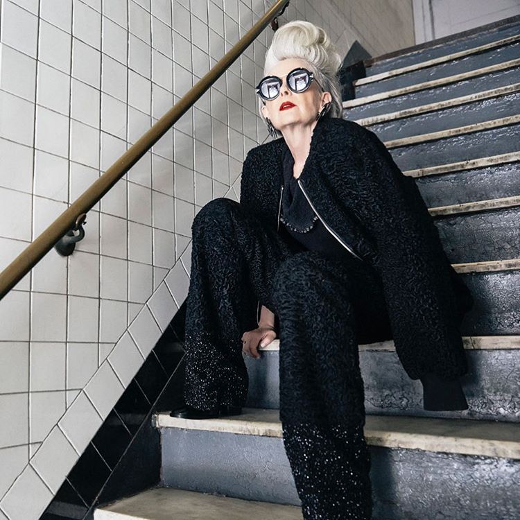 lyn-slater-e-um-icone-de-estilo-aos-63-anos - Janeisa Tomás